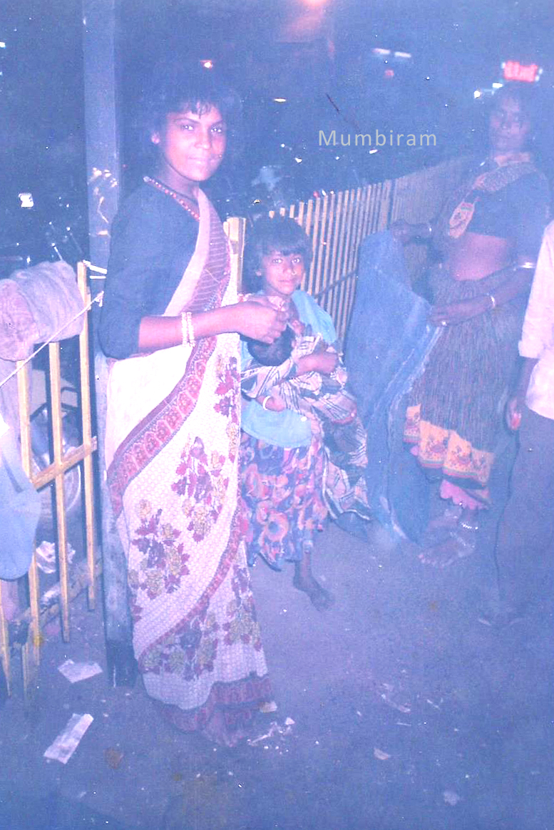 Phase Pardhi Sindhu of Nandagaon appears in the morning scene around ...